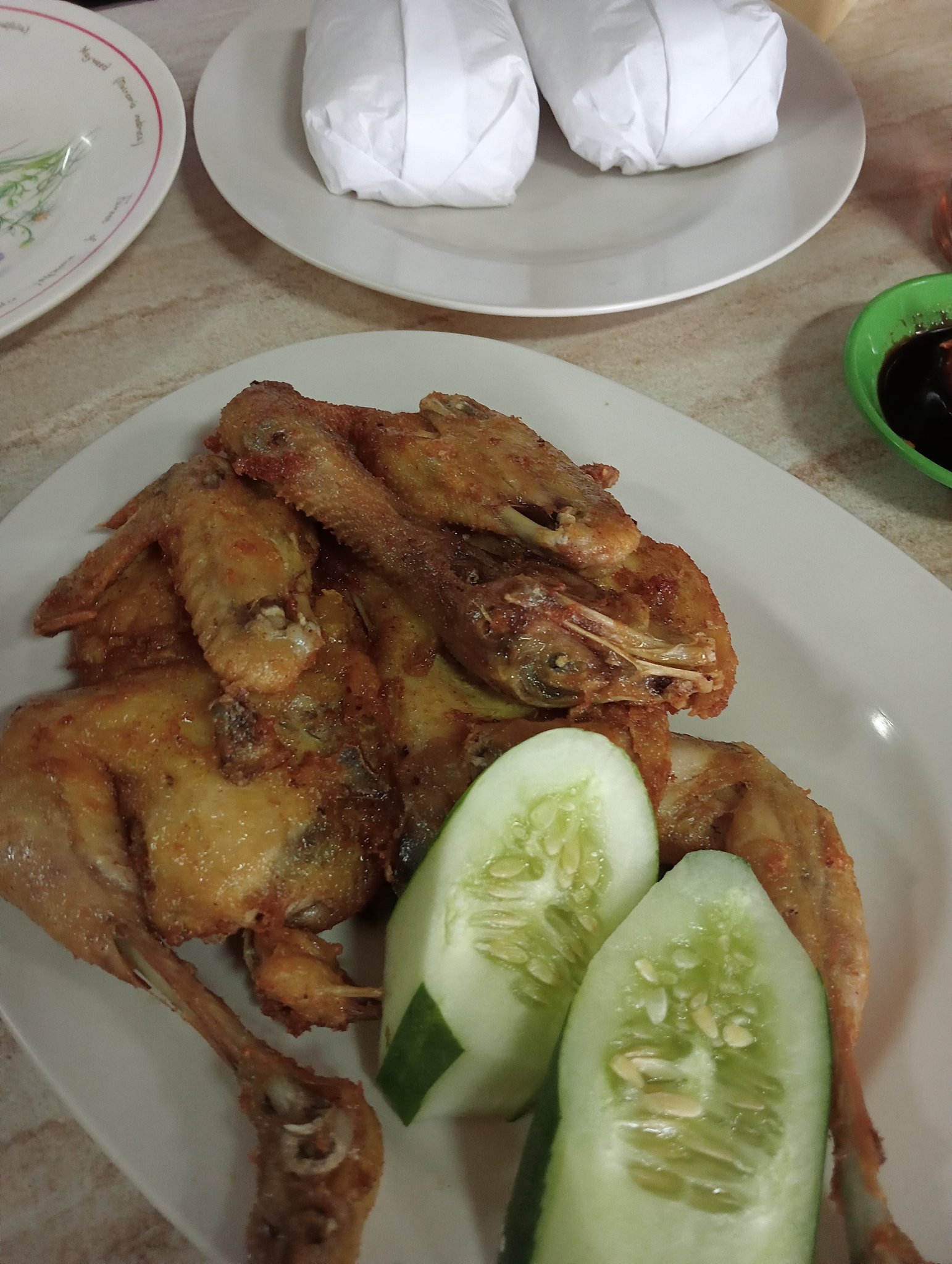 Makan Ayam Goreng Gringging Lombok di Surabaya Coret